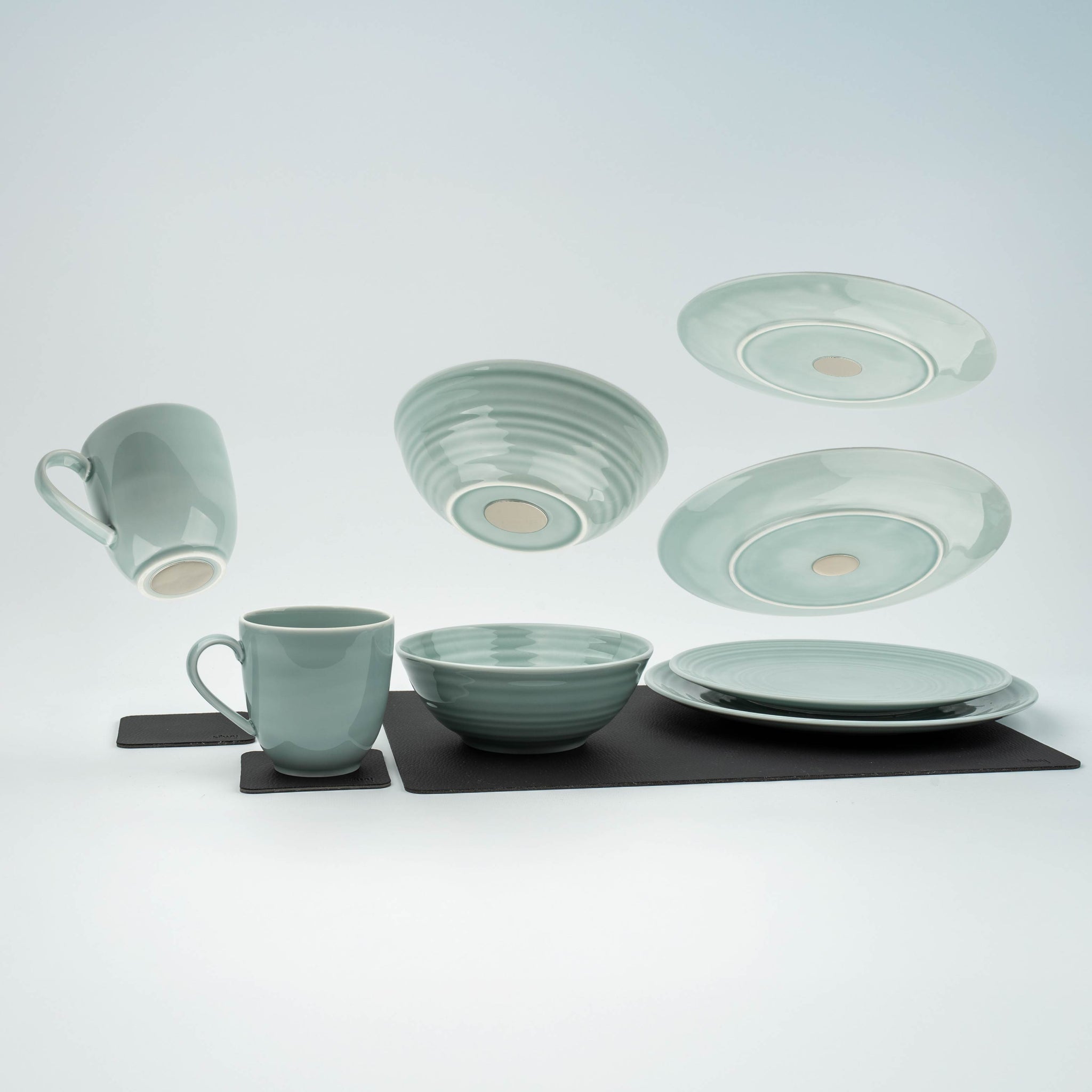 Magnetic porcelain tableware set CYAN
